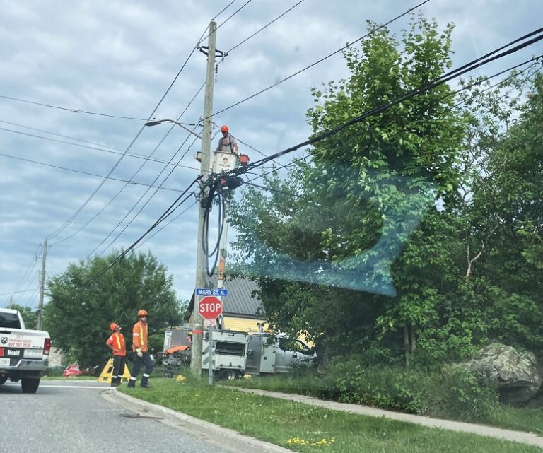 MARY STREET RE-OPENS AFTER OVERHEAD HYDRO WIRES CLIPPED EARLY TUESDAY ...