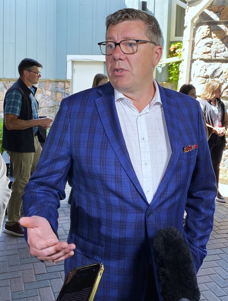 DON’T LOOK FOR FORD ON 400 IN CHINESE EV EN ROUTE TO MUSKOKA COTTAGE ...